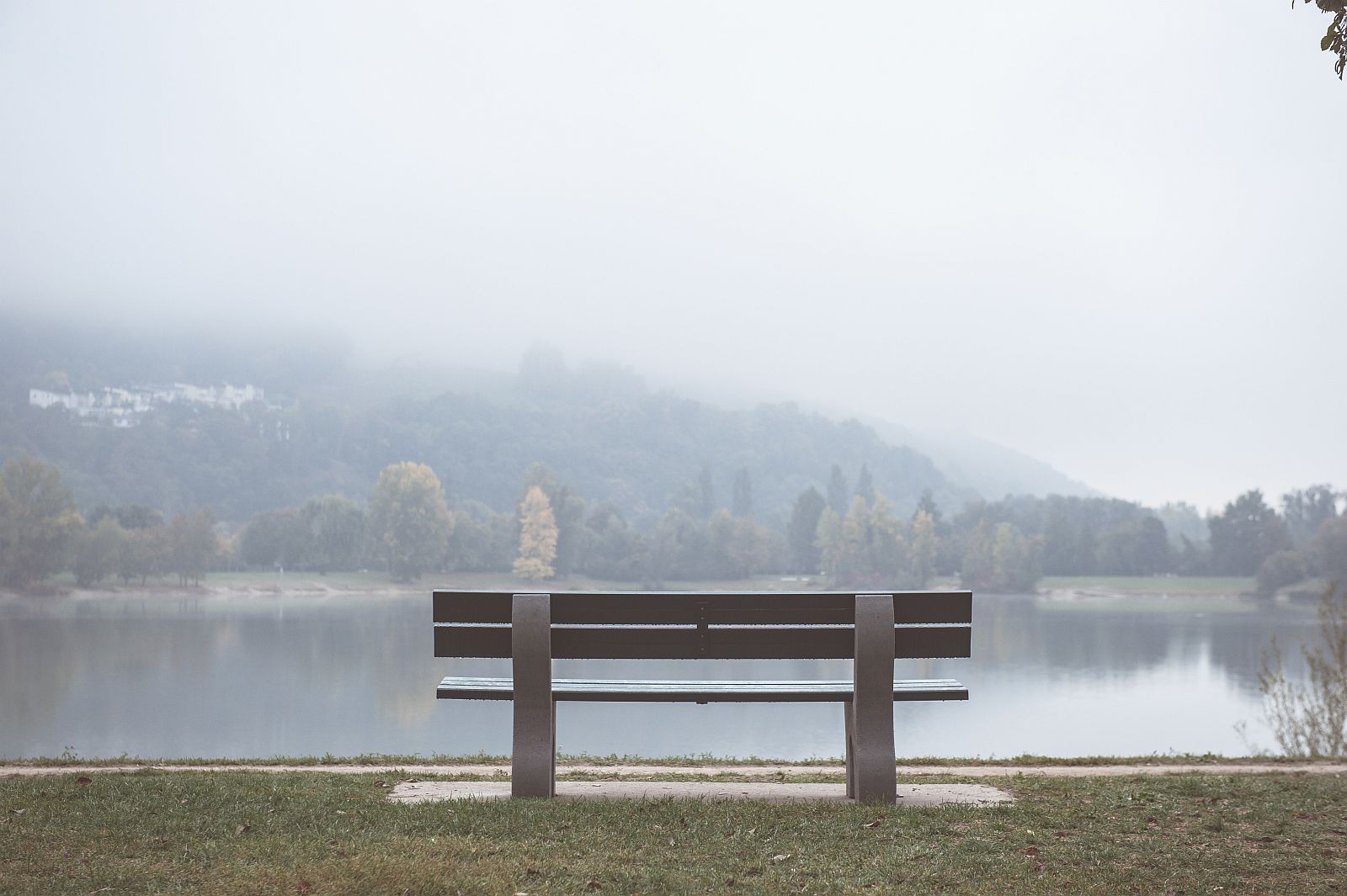 Ein kühler Herbsttag am Pleschinger See | Clfoto